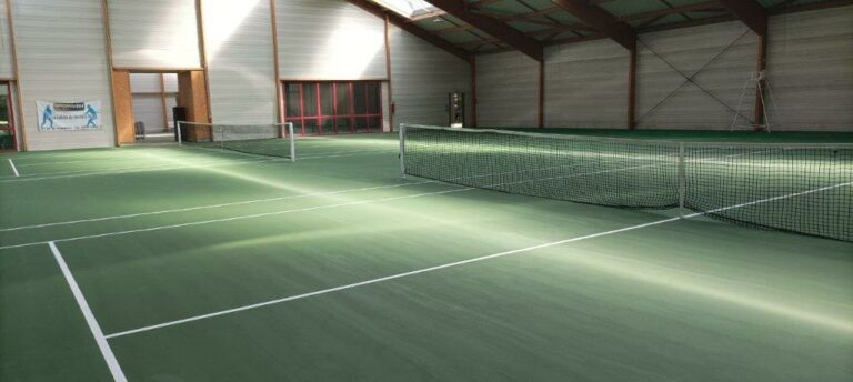 Rénovation de terrains de tennis intérieurs - Sport Initiatives